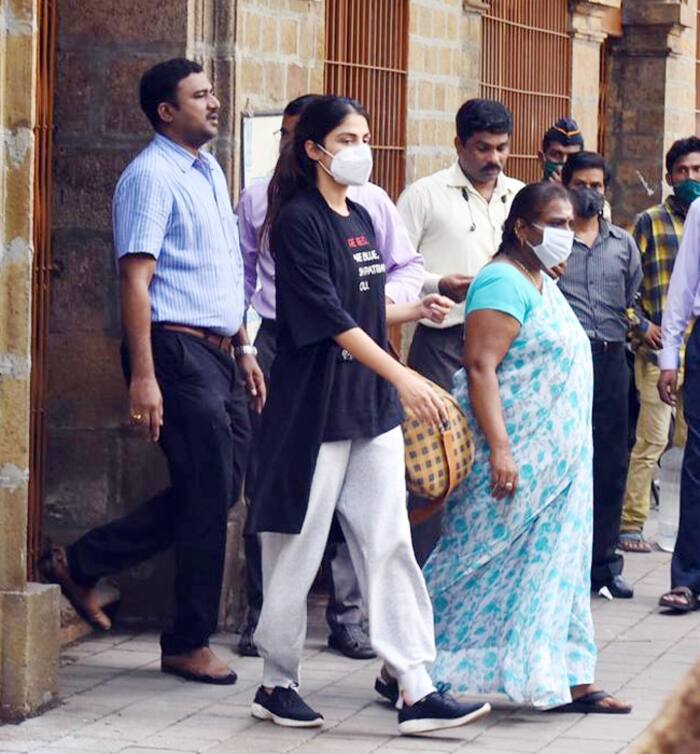 Rhea Chakraborty’s ‘Smash The Patriarchy’ T Shirt Has a Hidden Meaning