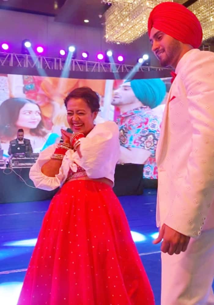 Neha Kakkar-Rohanpreet Singh Sangeet Ceremony: Neha in Traditional ...