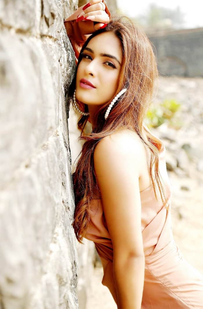 Neha Malik is a Hotmess in a Pastel Pink One-shoulder Gown with Thigh ...