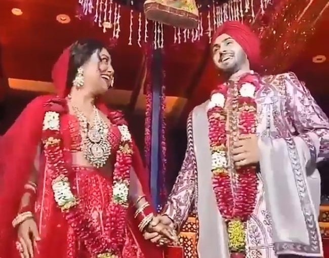 Neha Kakkar and Rohanpreet Singh get married in Delhi