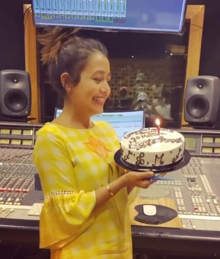 Neha Kakkar Hits 40 Million Followers on Instagram, Cuts Cake in Her Studio