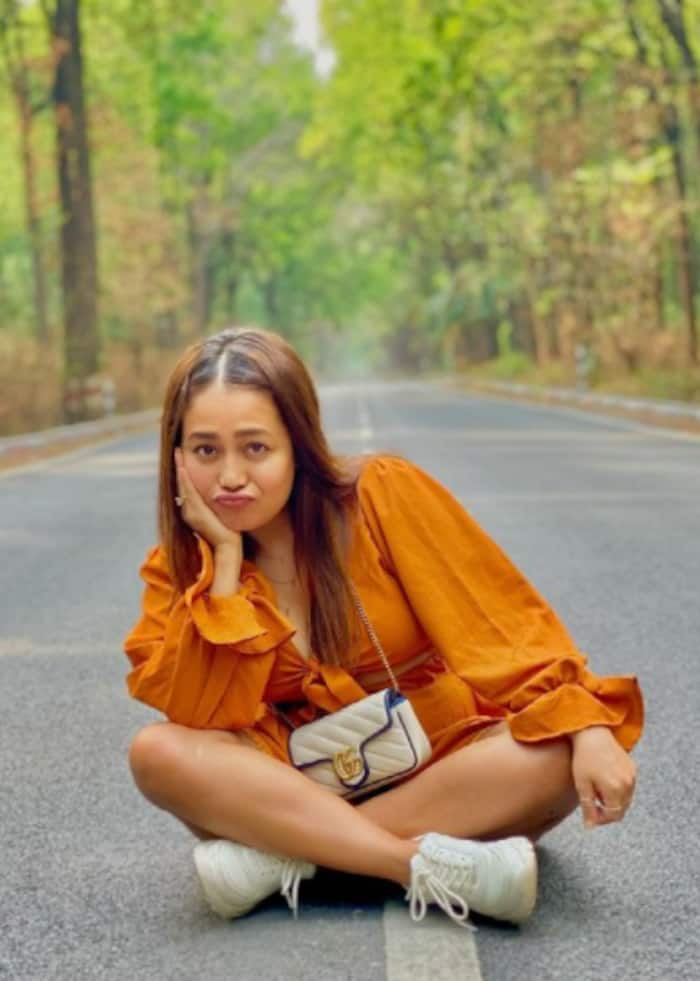 'Cuteness overloaded', fans comment on Neha Kakkar's new pictures