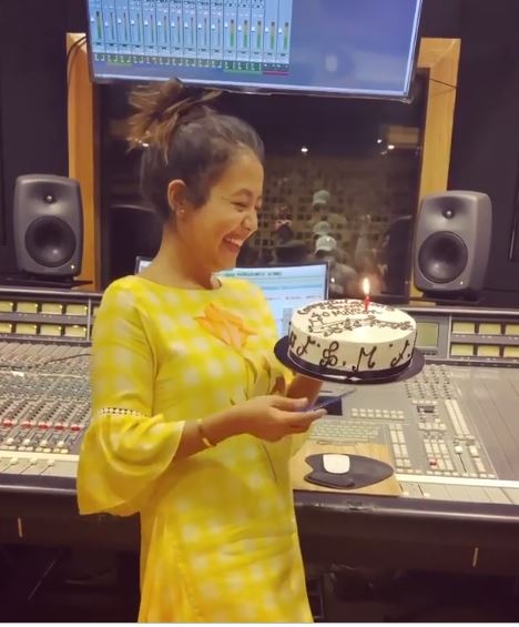 Neha Kakkar raises heartbeat of everyone with her magical voice and pic
