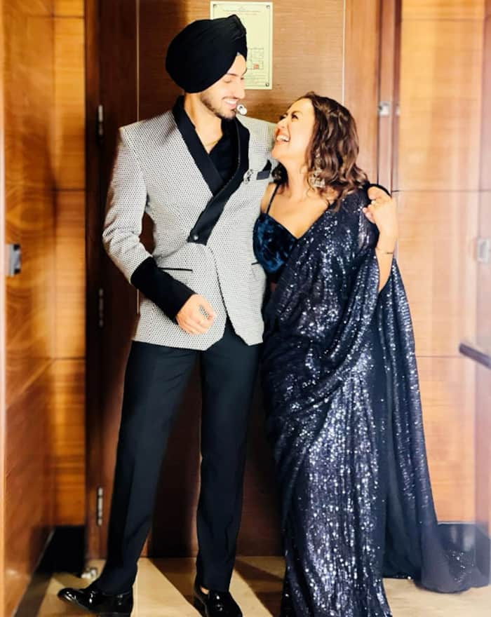 Indian Idol 12 Judge Neha Kakkar Bowls Over Her Hubby Rohanpreet Singh ...