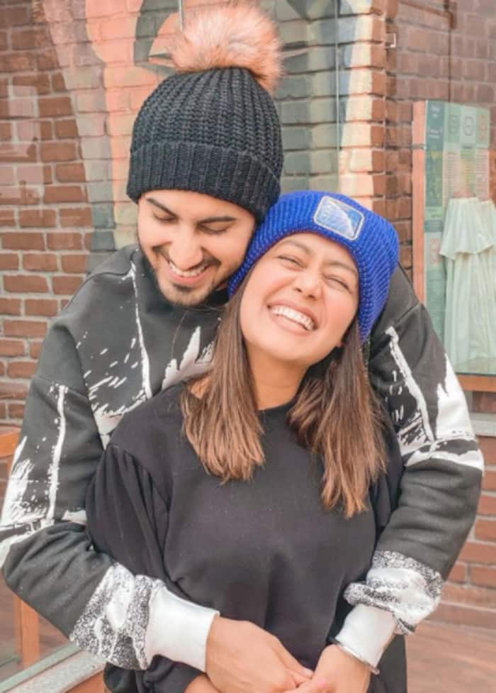 Neha Kakkar wishes hubby Rohanpreet on six months wedding anniversary