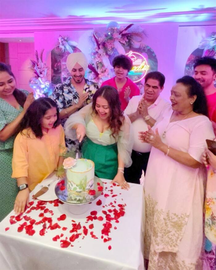 Inside Neha Kakkar’s Birthday Party - Fancy Cake, Dance, And Games ...