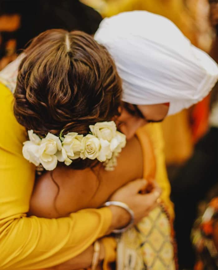 Neha Kakkar in Yellow Saree, Rohanpreet Singh in Kurta Pajama And Blue ...