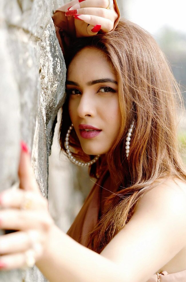 Neha Malik Is A Hotmess In A Pastel Pink One Shoulder Gown With Thigh High Slit