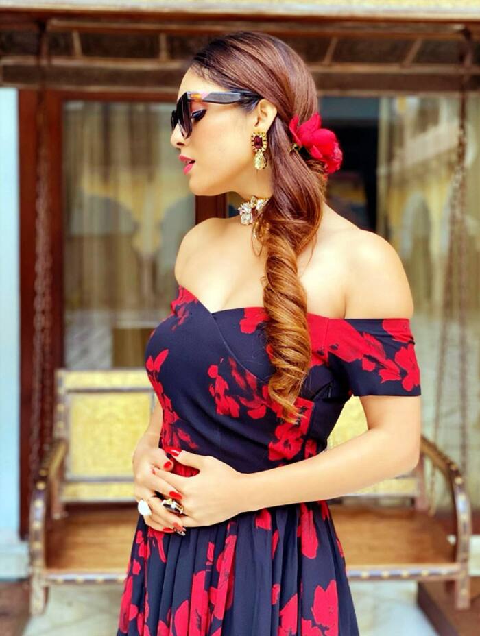 Actor And Model Neha Malik Tries to Hide Her True Self With Shades And ...