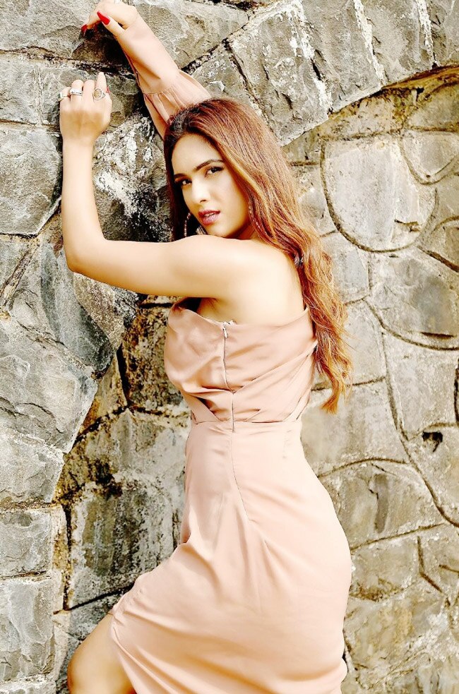 Neha Malik Flaunts Her Perfectly Toned Curves