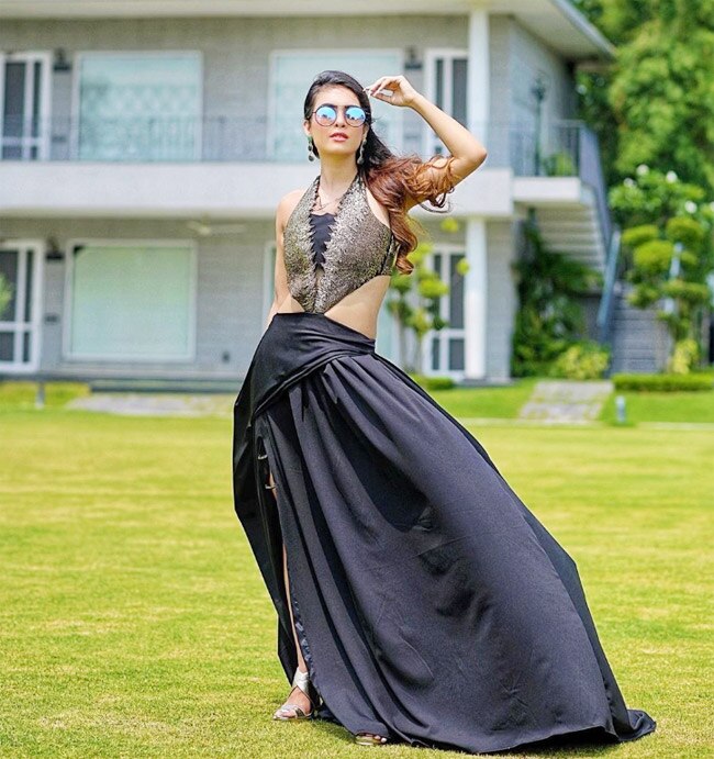 Neha Malik Flaunts Her Bare Back