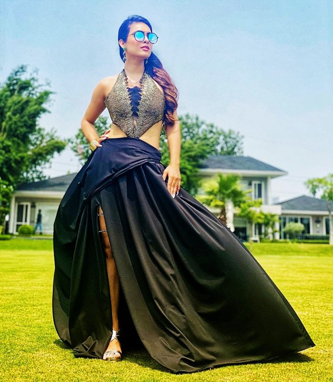 Neha Malik Flaunts Her Bare Back