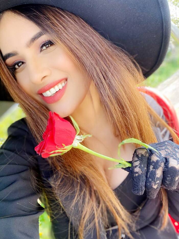 Neha Malik Stuns Fans With Her Raishing Look in Blue White Top