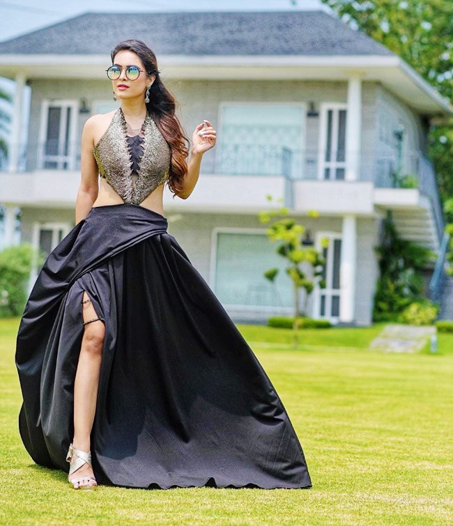 Neha Malik Flaunts Her Bare Back