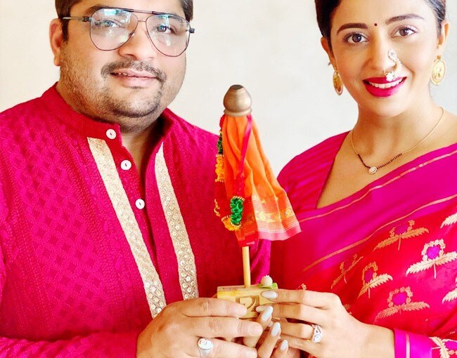 Neha poses with her hubby