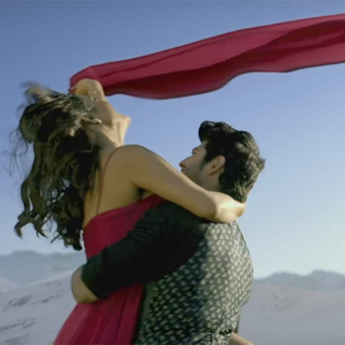 6 stills from Tum Bin 2 teaser that caught more attention THAN Neha ...