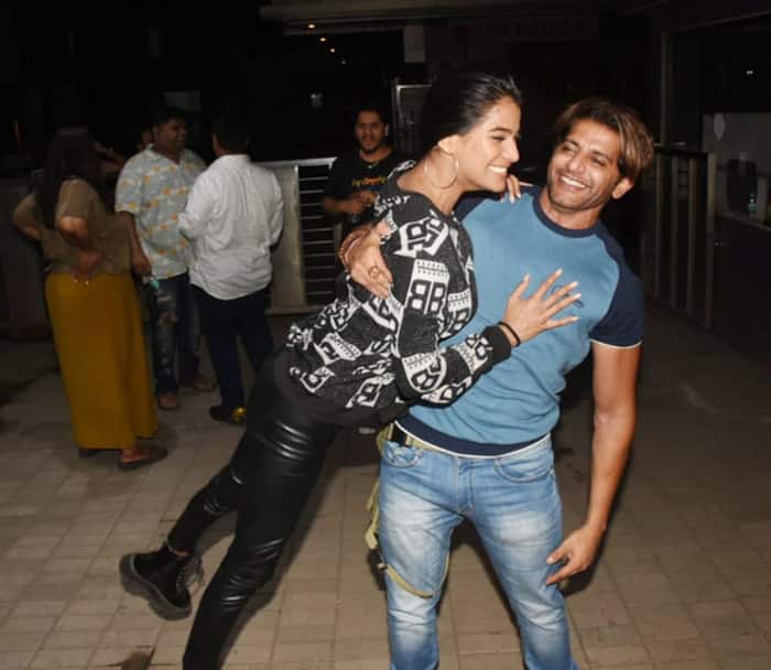 Karanvir Bohra Gets Trolled For Lifting Poonam Pandey in His Arms ...