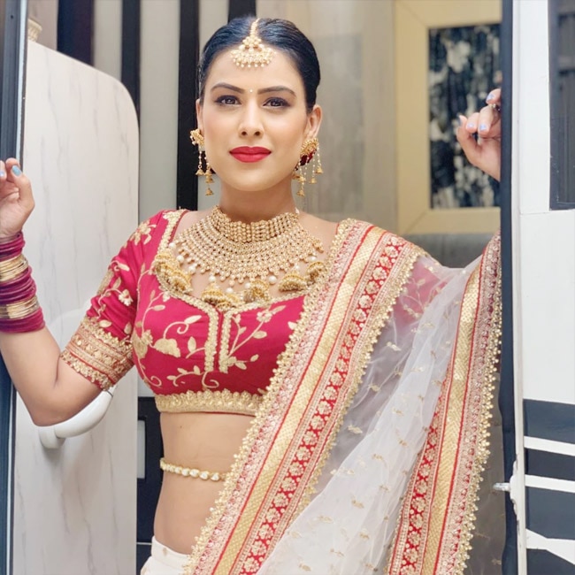 Nia Sharma Flaunts Her Perfctly Toned Curves