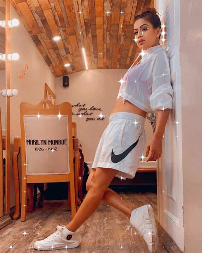 Naagin 4 Fame Nia Sharma Flaunts Her Perfect Curves in Black Crop Top ...