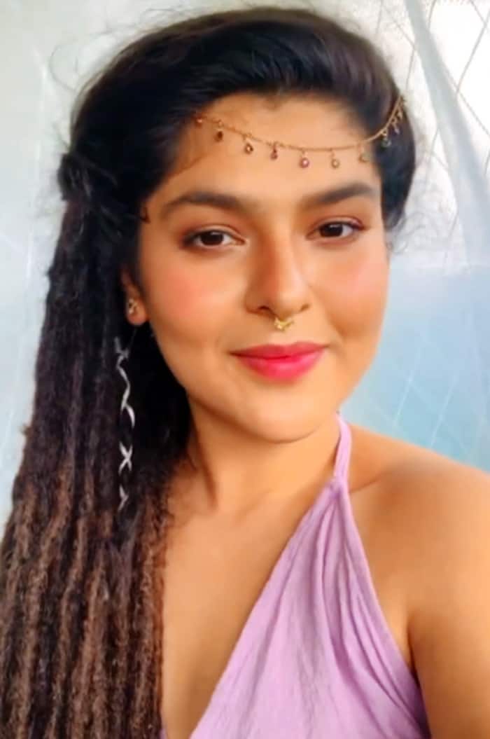 Nidhi Bhanushali Shares Her Hot Pictures Flaunting Her Perfectly Toned Legs
