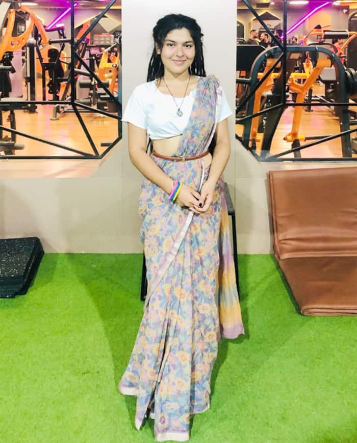 Taarak Mehta Ka Ooltah Chashmah Fame Nidhi Bhanushali Looks Scintillating As She Flaunts Her