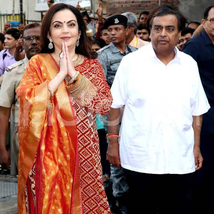 Nita Ambani and Mukesh Ambani get clicked at Siddhivinayak temple