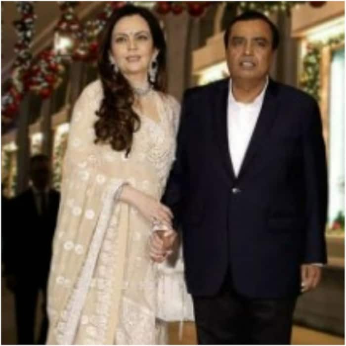 Nita Ambani's evergreen chikankari wardrobe: 7 suits and sarees to take ...