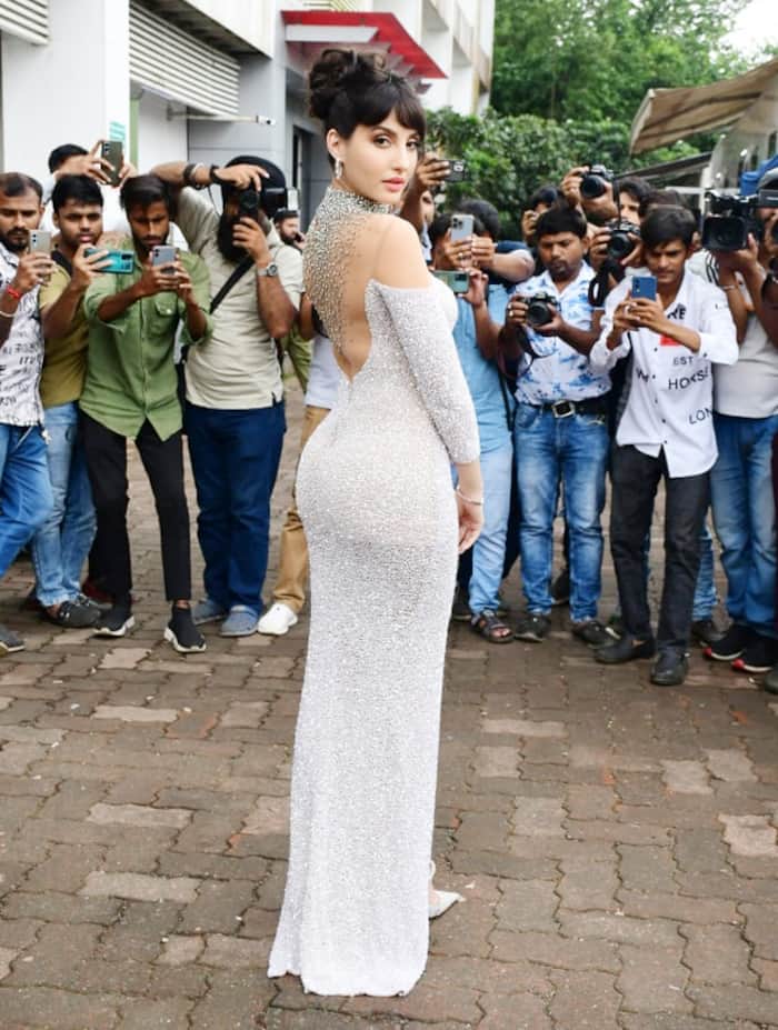 Nora Fatehi Sizzles Hard in Hot Silver Gown on Jhalak Dikhhla Jaa 10 Sets, Check Her Sultry Pics ...