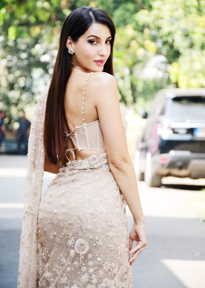 Nora Fatehi Dons Hottest Lace Saree Ever, Looks Like a Walking Mermaid ...