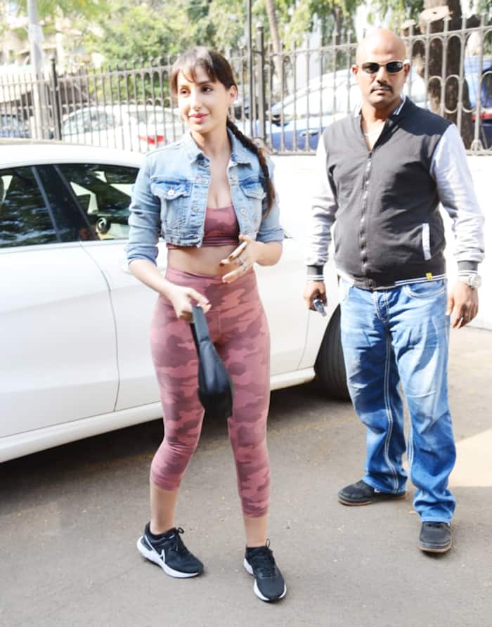 Nora Fatehi Rocks Fabulous Figure Sports Bra And Tights, Gears up For ...