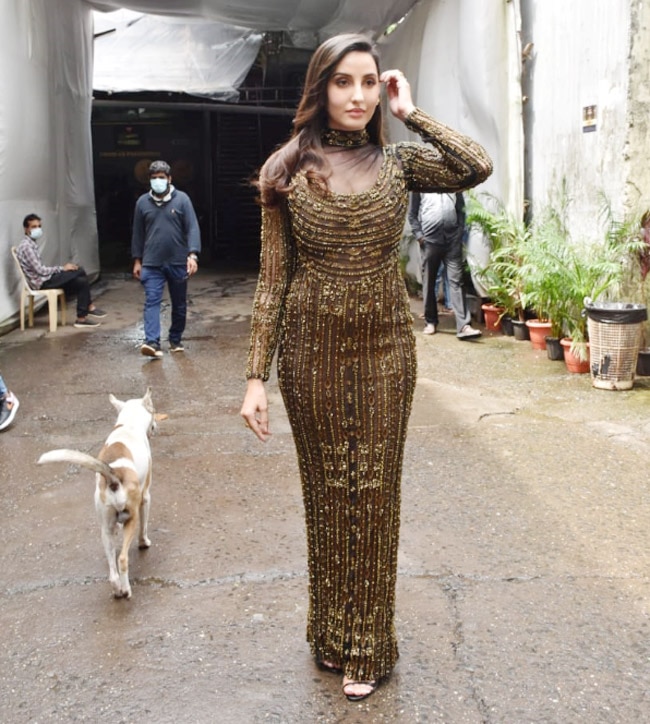 Nora Fatehi wears nude makeup with this heavy gown at Dance Deewane 3