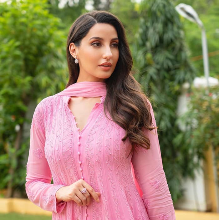 Nora Fatehi Looks 'Patola' in Glittery Black Sharara Set With Chiffon ...