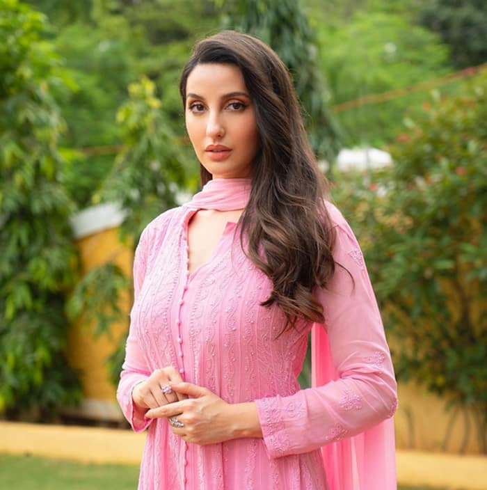 Nora Fatehi Looks 'Patola' in Glittery Black Sharara Set With Chiffon ...