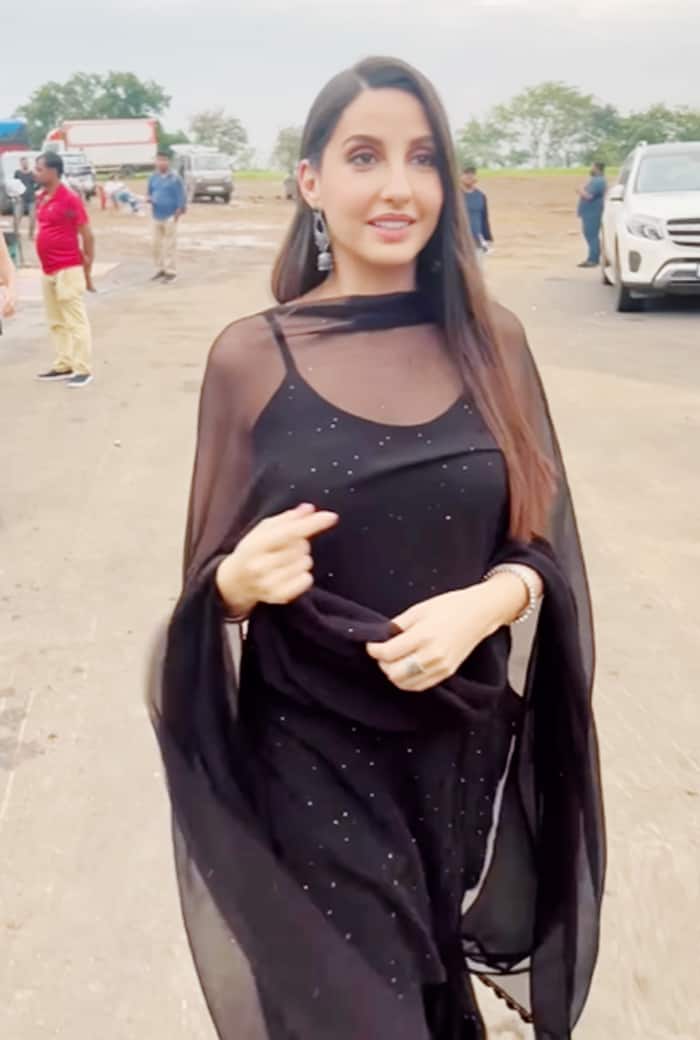 Nora Fatehi Looks 'Patola' in Glittery Black Sharara Set With Chiffon ...