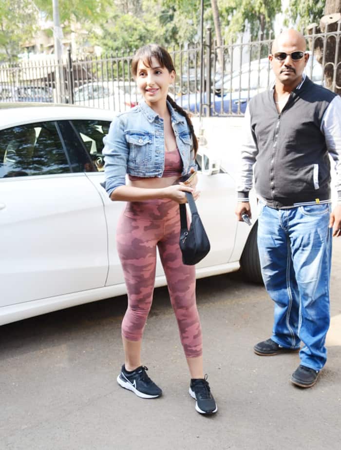 Nora Fatehi Rocks Fabulous Figure Sports Bra And Tights, Gears up For ...