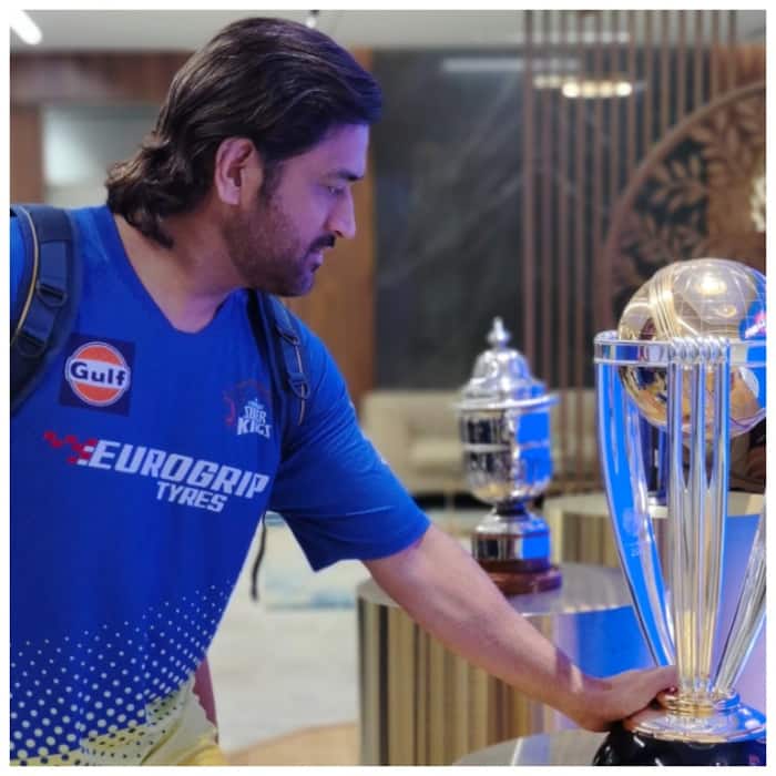 MS Dhoni Reunites With 2011 World Cup Trophy – PICTURES