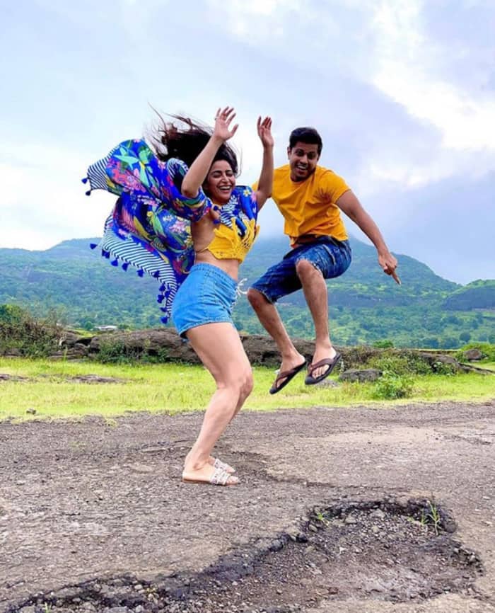 Virat and Pakhi's BTS Pictures