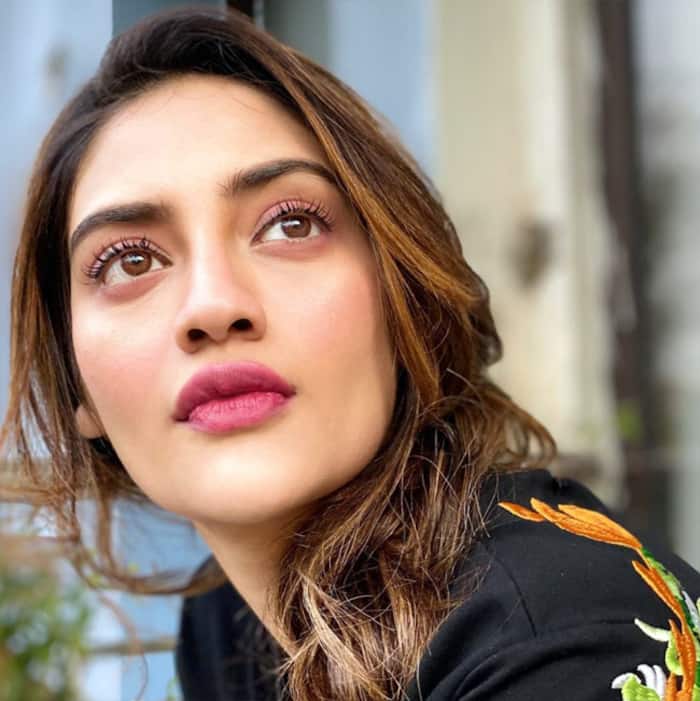Nusrat Jahan Learns 'The Art of Thinking Clearly'