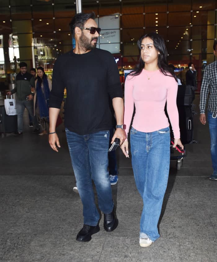 Nysa Devgan Walks Out of Airport With Daddy Ajay Devgn And You Instantly Know They Are a ...