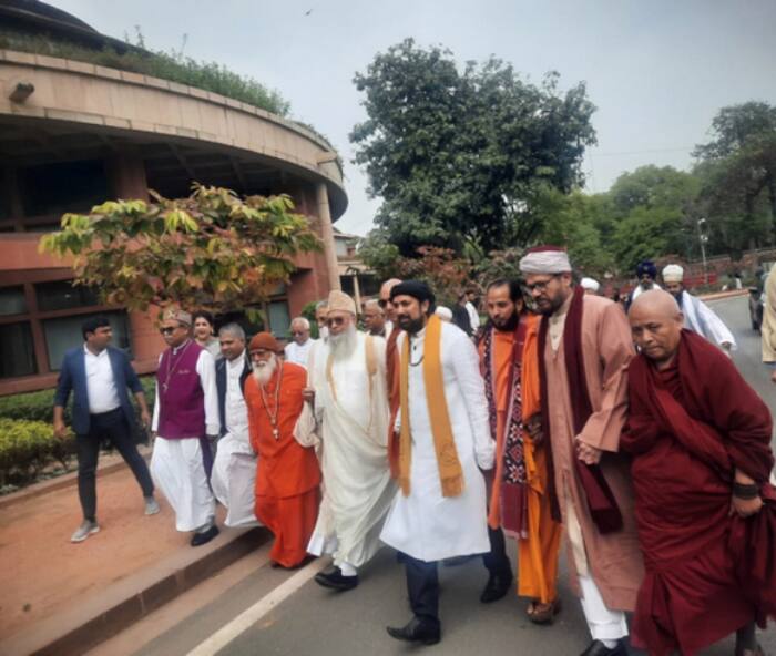 In Photos: Religious Leaders Reaches Parliament To Meet PM Modi