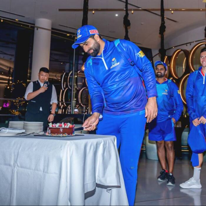 Banned in India, THESE Pakistan cricketers are playing for Mukesh ...