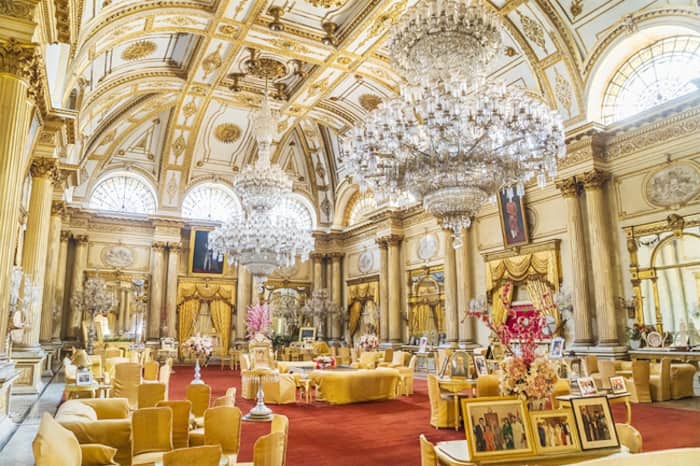 Inside Pics of Jyotiraditya Scindia's Royal Mansion 'Jai Vilas Palace ...