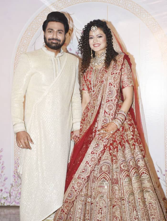 Palak Muchhal Ditches Pastel Colours For Red Bridal Lehenga, See Pics ...
