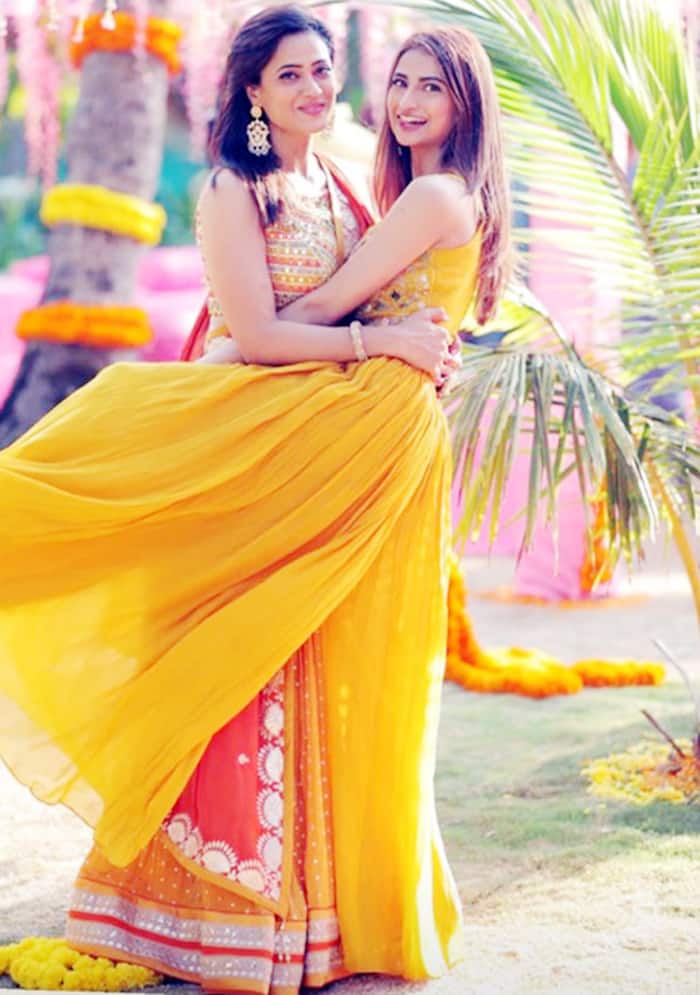 Palak Tiwari's Dhoti-Crop Top Look For Mama's Haldi Ceremony is a Hit ...