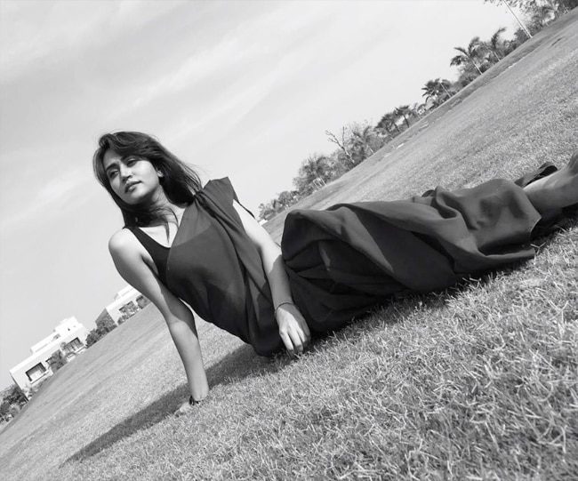 Panchayat 2 Actress Sanvikaa Raises Temperature in Her Monochromatic ...