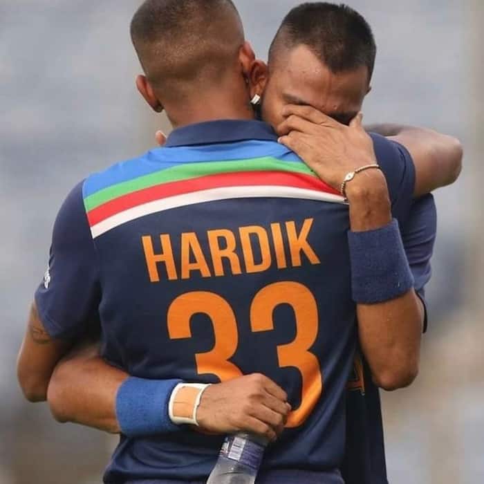 Krunal Pandya with his father