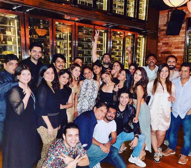 Pandya Store Completes 200 Episodes: Shiny Doshi Goes Sultry In Black ...