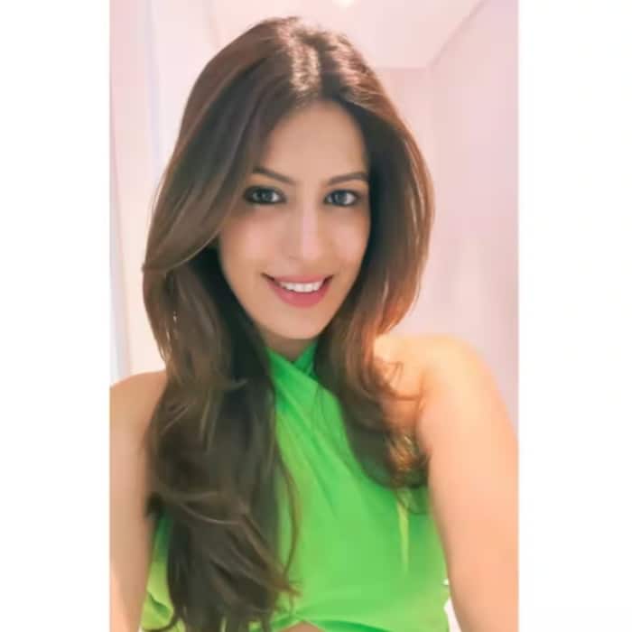 Meet Pankhuri Sharma, beautiful wife of star RCB all-rounder, she works as...., his name is.....