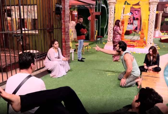 Asim and Sid ignore Bigg Boss' request