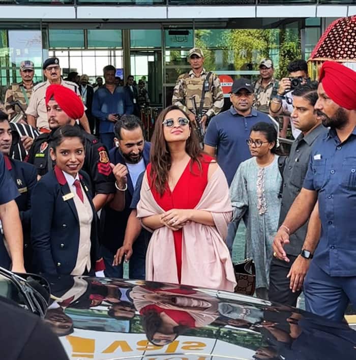 Parineeti Chopra-Raghav Chadha at Udaipur Airport: Bride Travels in Red ...